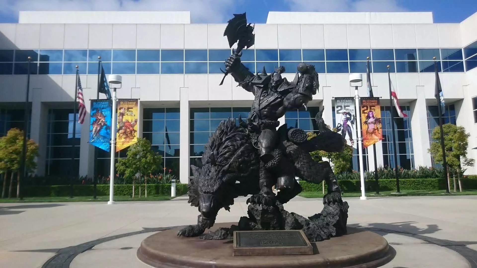 Activision Blizzard transformă 1.100 de posturi QA în full-time, crește salariul la 20 USD pe oră