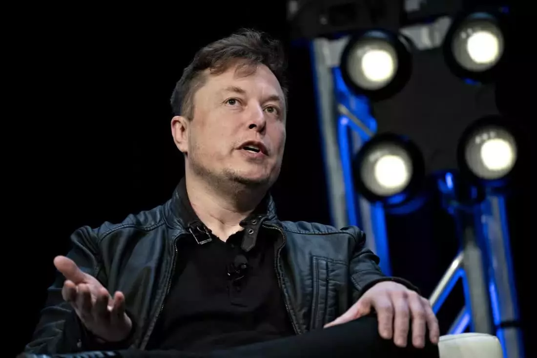 Den Elon Musk keeft 9,2% vun Twitter, beschwéiert sech iwwer seng fräi Ried Haltung