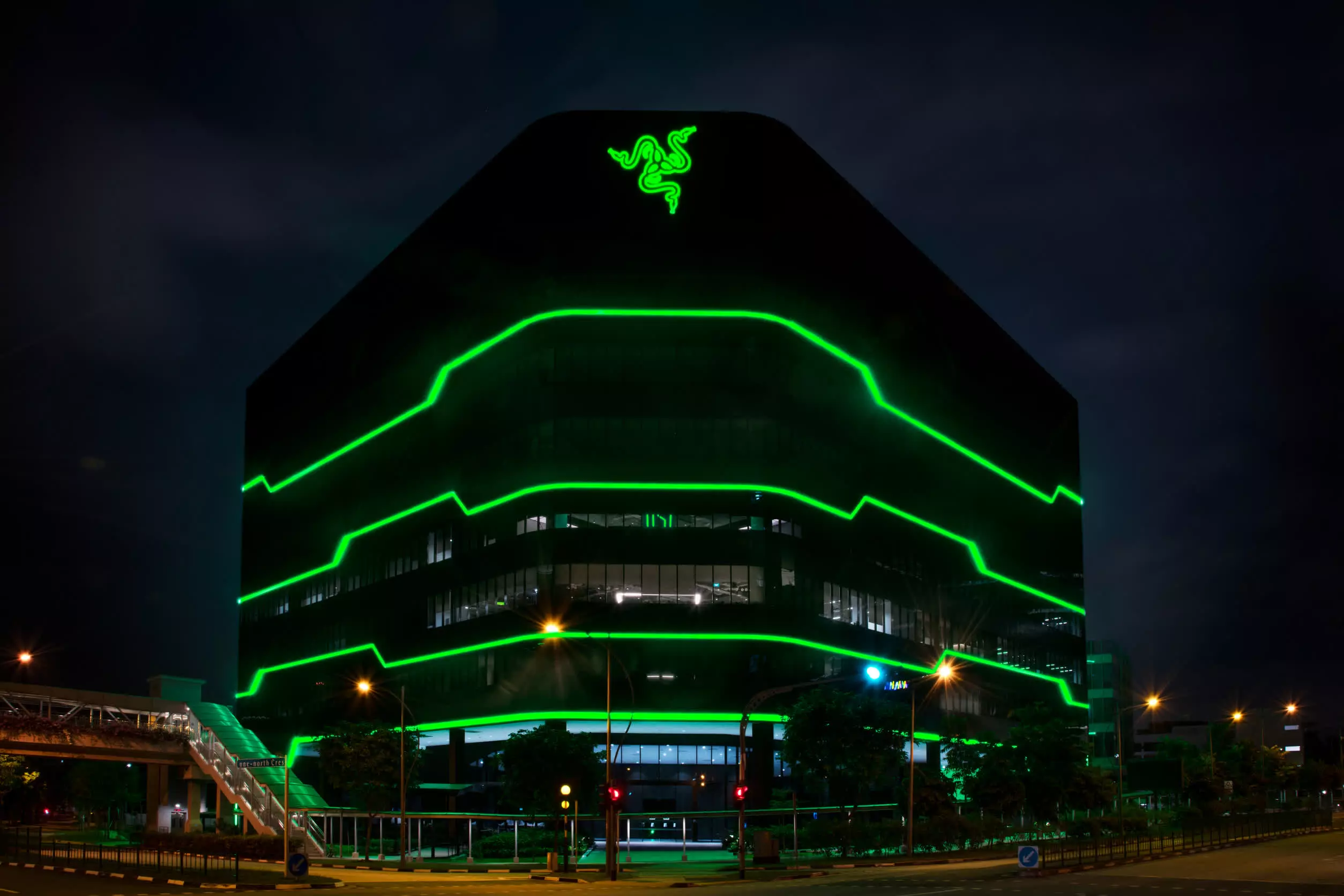 Razer HQ kiểu ngoại vi tự hào có một cửa hàng và một nhân viên pha cà phê rô bốt