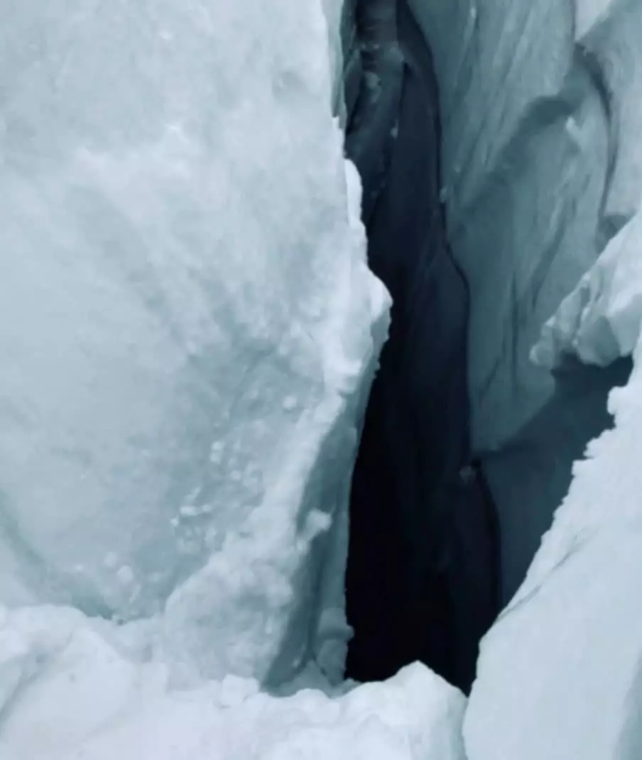 Snowboarder diz que o SOS de emergência do iPhone salvou sua vida após cair em fenda 1404_1