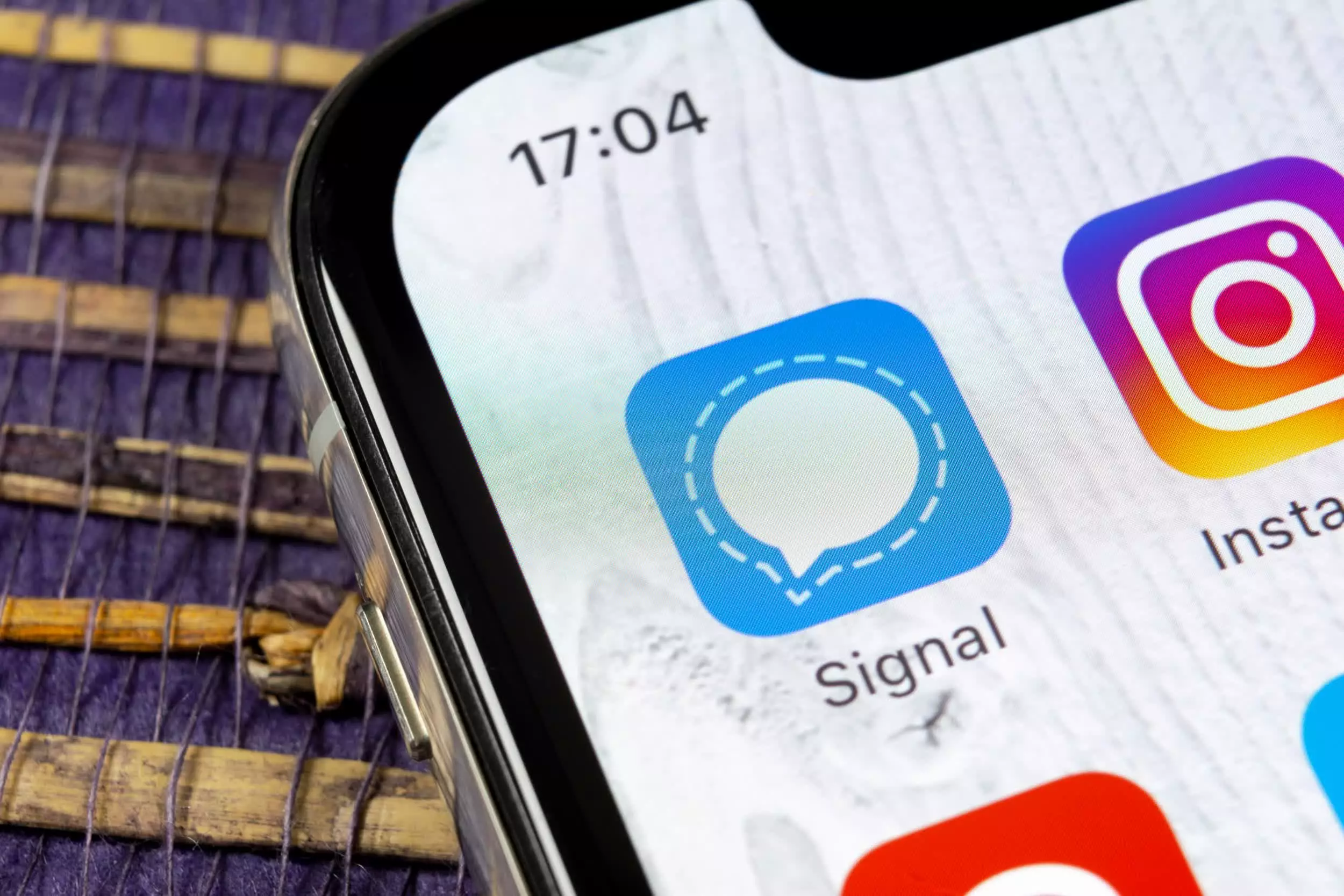 Signal CEO stapt ôf, beneamt WhatsApp mei-oprjochter Brian Acton as ynterim haad