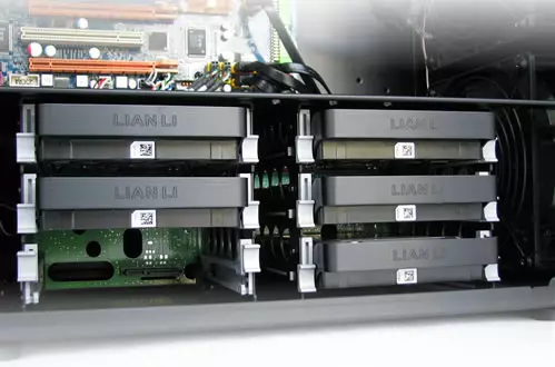 Lian Li Tyr PC-X2000 işinə baxış 208572_1