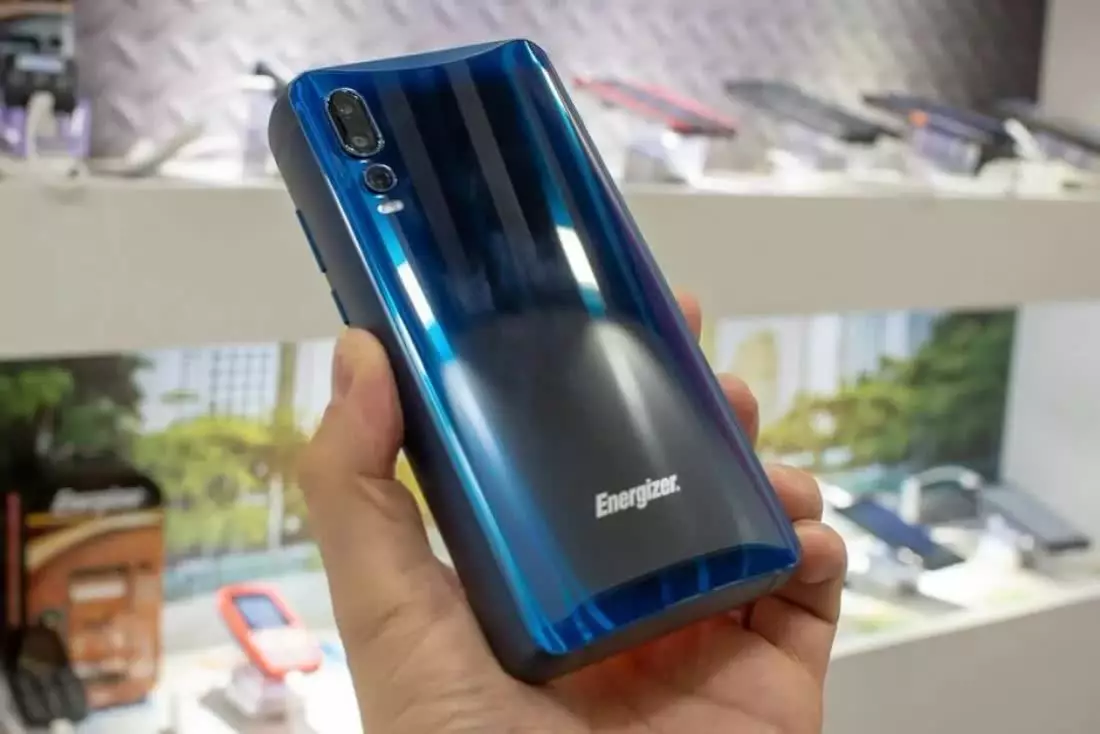 Energizer thotë se telefoni i tij i ri ka një bateri të madhe, por nuk është një tullë 21186_1