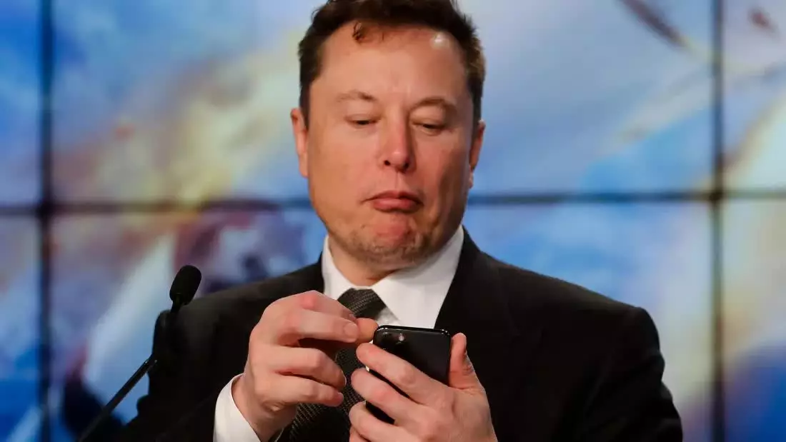 Pemegang saham mayoritas Twitter Elon Musk naroskeun ka pengikut upami aranjeunna hoyong tombol édit