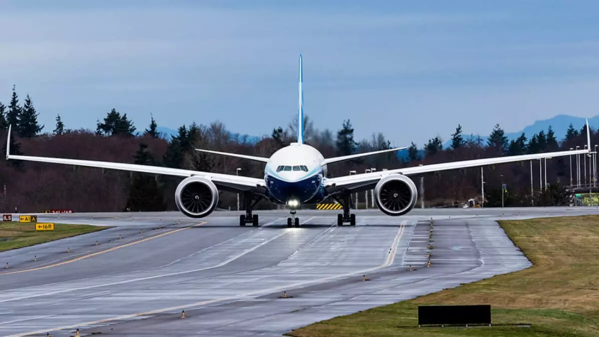 Boeing yekem firîna ceribandinê ya herî mezin a balafira dumotorî ya cîhanê bi serfirazî qedand 26238_1