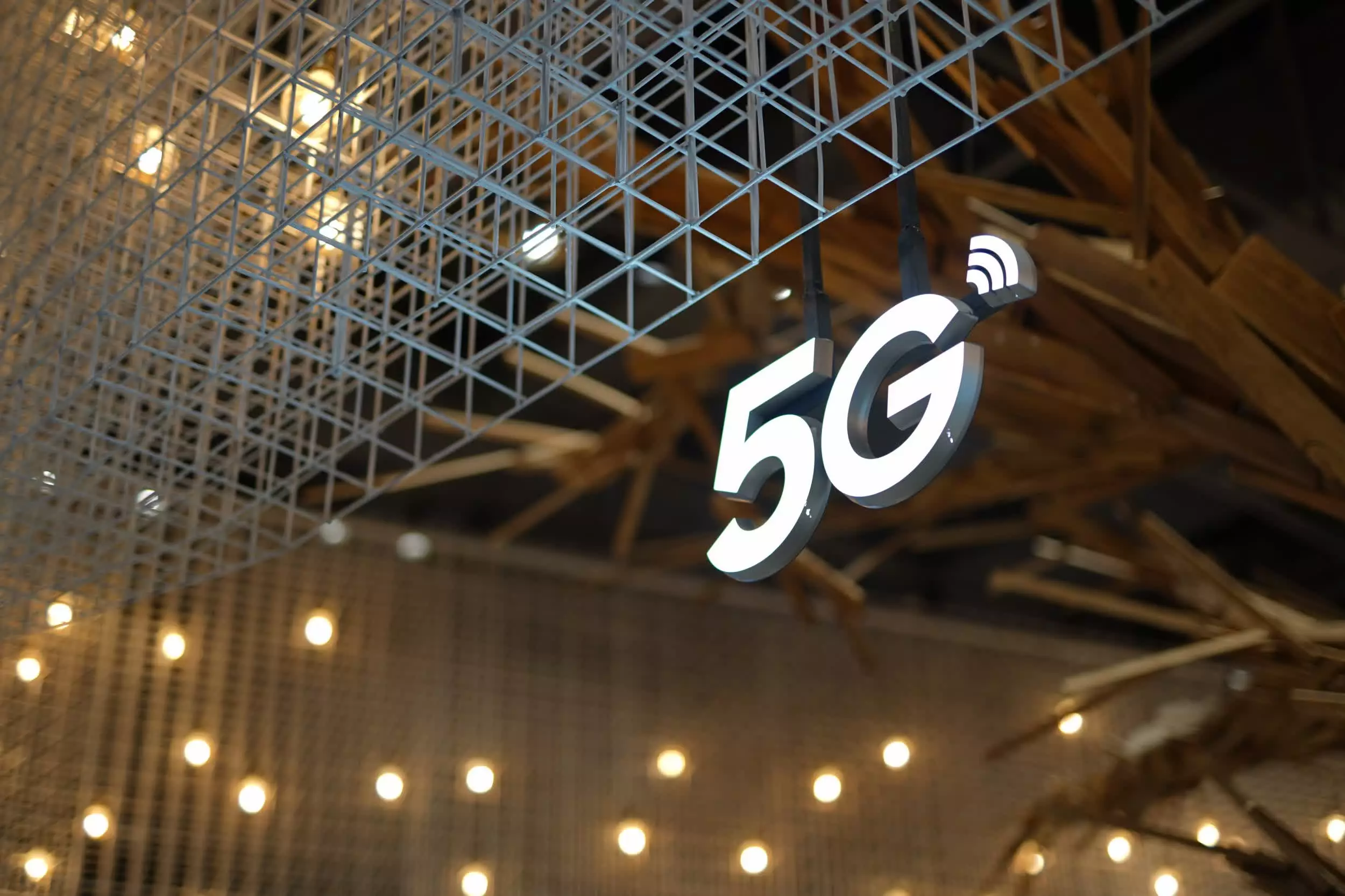 Крикет 8Мбит тизлек капкасын төшерә һәм барлык ставкалар планнарына 5G мөмкинлеген өсти