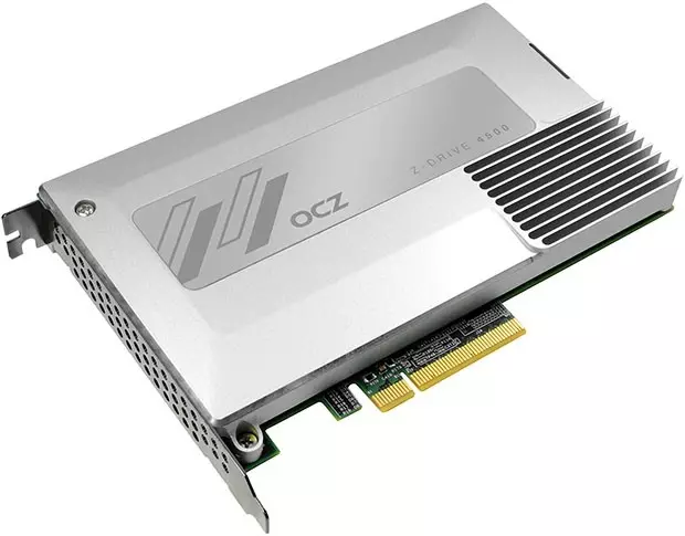 Величезний 3,2 ТБ Z-Drive 4500 SSD від OCZ швидкий і розумний 29829_1