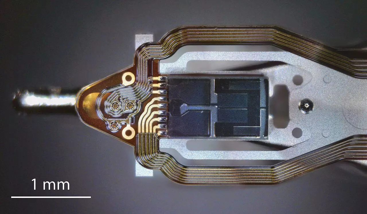 Anatomy of A Storage Drive: Hard Disk Drives 299_13