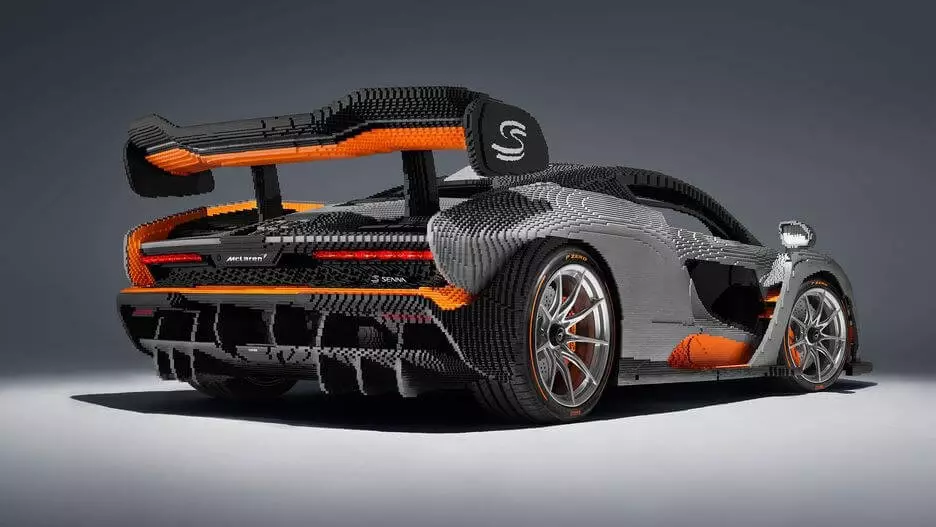 A última réplica 1:1 de Lego é o McLaren Senna, que levou catro meses e 467.854 ladrillos en construír. 30378_1