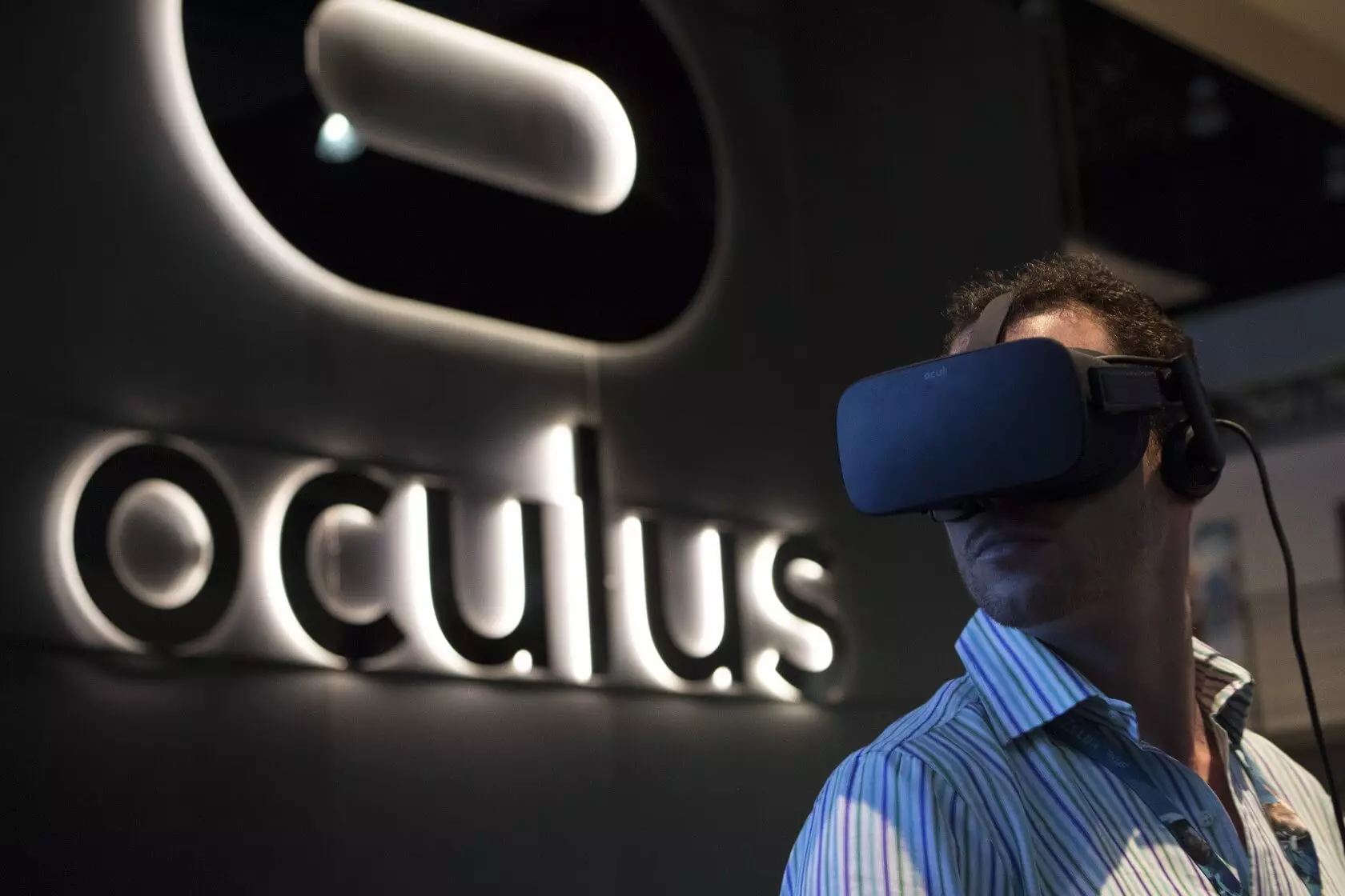 “Oculus”, “Rift” ulanyjylary üçin film satyn almalaryny bes edýär, enjamyň esasan oýun üçin niýetlenendigini aýdýar. 32682_1