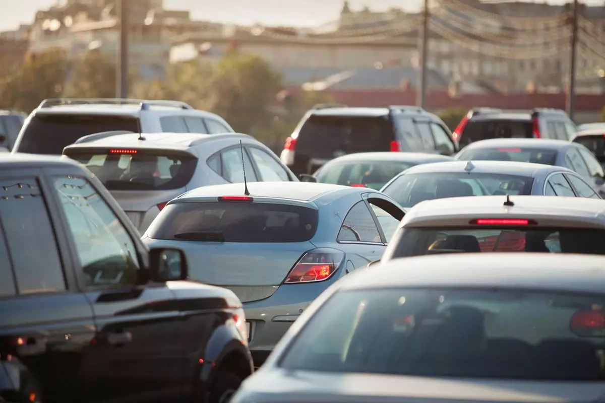 La General Motors ha monitorato le abitudini di ascolto dei conducenti per tre mesi 33017_1