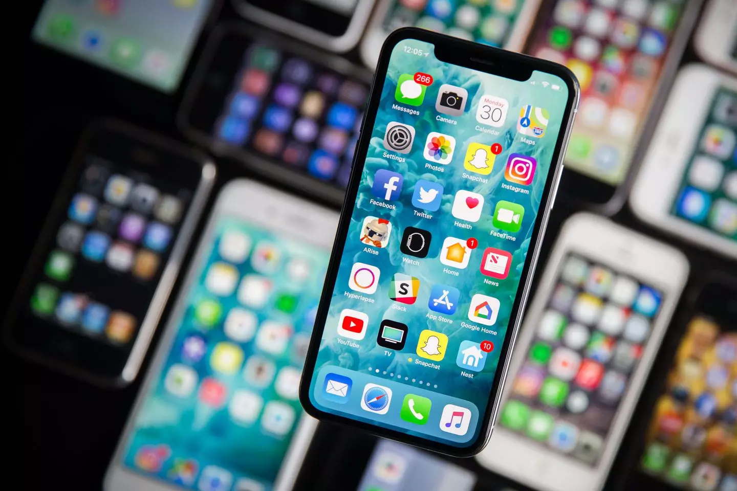 „iPhone X“ kaltino dėl lėto „Apple“ išmaniųjų telefonų pardavimo augimo 34567_1