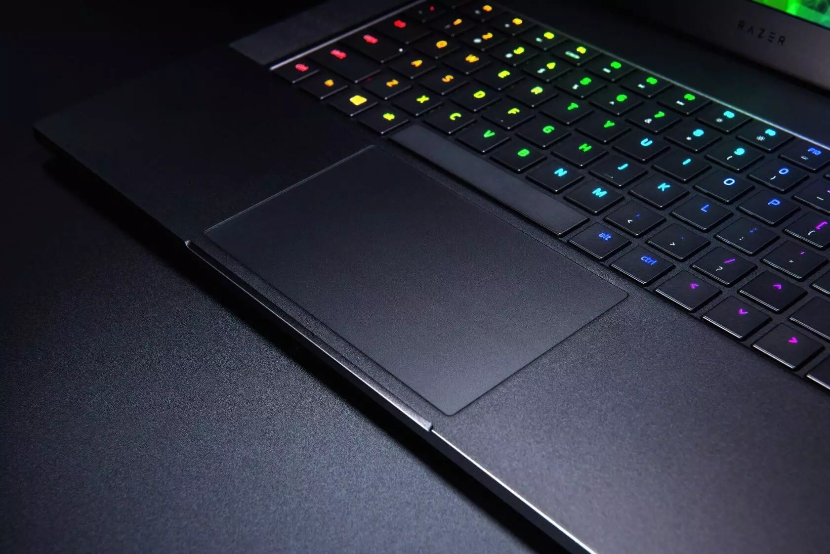 A Razer bemutatja az új Blade-et, a világ legkisebb 15,6 hüvelykes játék laptopját, a Core X GPU-ház mellett 35160_1