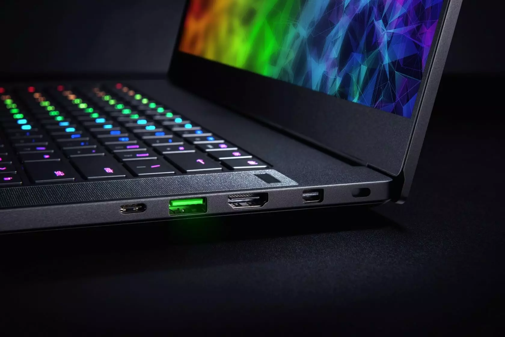 A Razer bemutatja az új Blade-et, a világ legkisebb 15,6 hüvelykes játék laptopját, a Core X GPU-ház mellett 35160_3