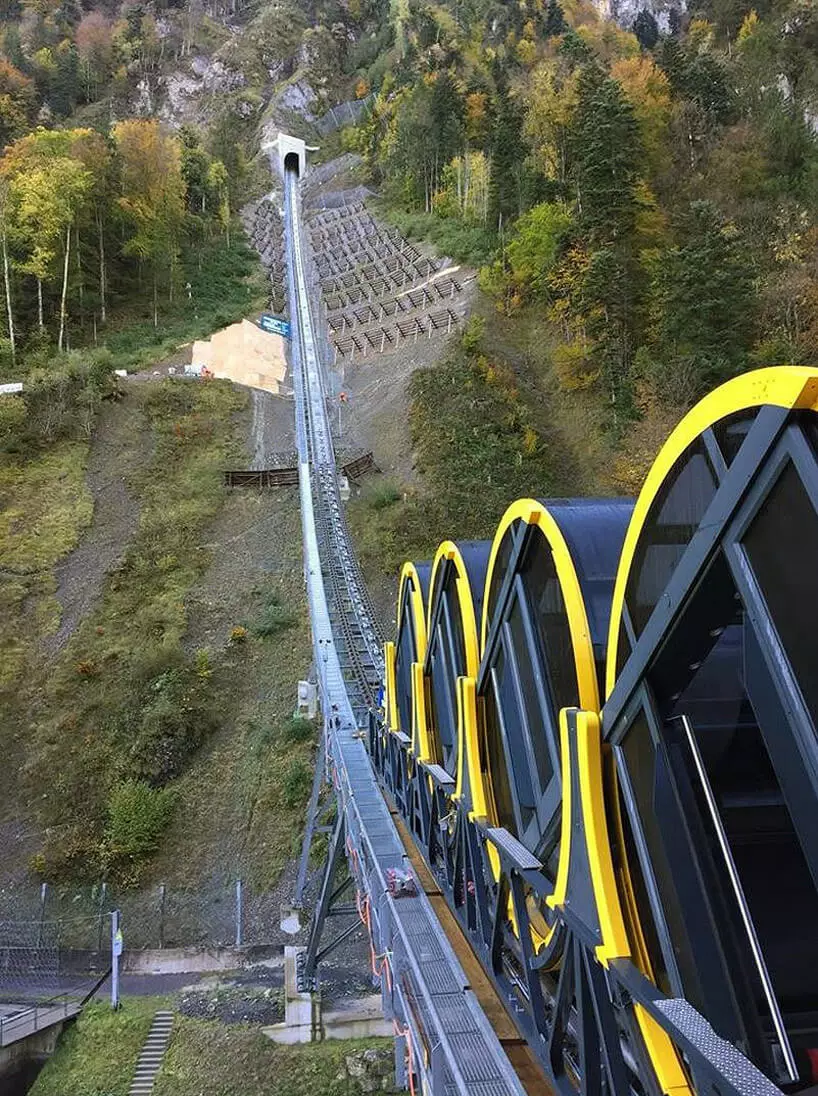 In der Schweiz eröffnet die steilste Standseilbahn der Welt mit 110 % Steigung 36002_1