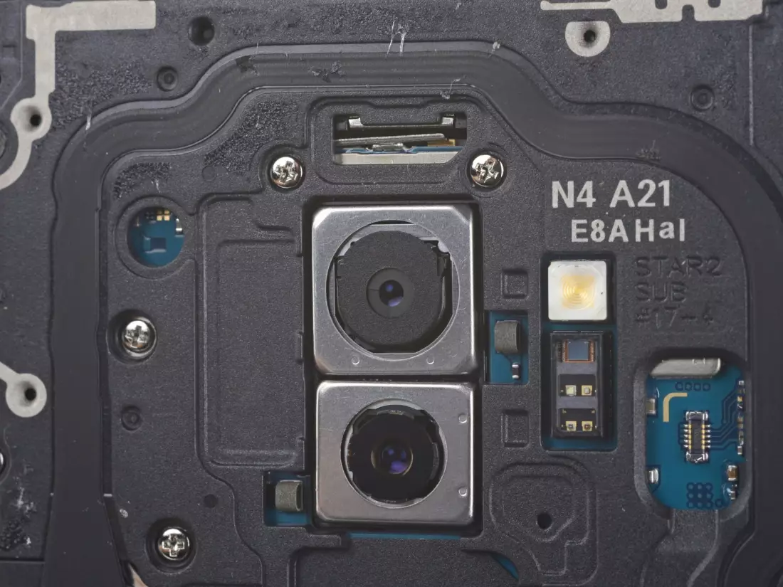 Ang dual aperture camera sa Samsung Galaxy S9 nag-espiya sa iFixit teardown 36576_1