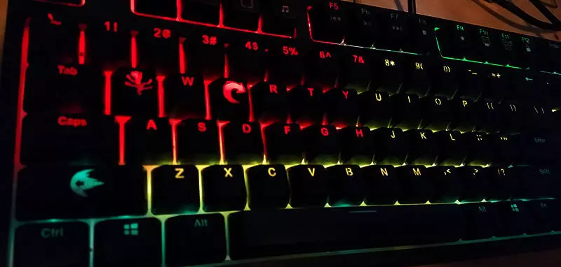 Corsair ગેમિંગ K95 RGB પ્લેટિનમ સમીક્ષા 40047_4