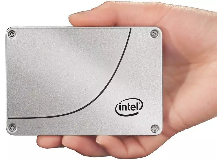 Intel bo na IDF javno demonstriral overclocking pogonov SSD 53416_1