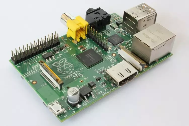 Raspberry Pi dia nanamboatra takelaka 1 tapitrisa any UK 54782_1