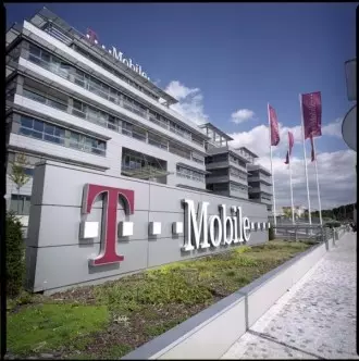 Crown Castle купує права на 7200 веж стільникового зв'язку T-Mobile за 2,4 мільярда доларів 56197_1