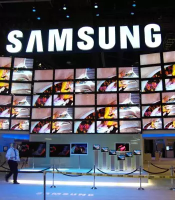 Samsung prevede profitti trimestrali record, per aprire negozi in Canada 59231_1